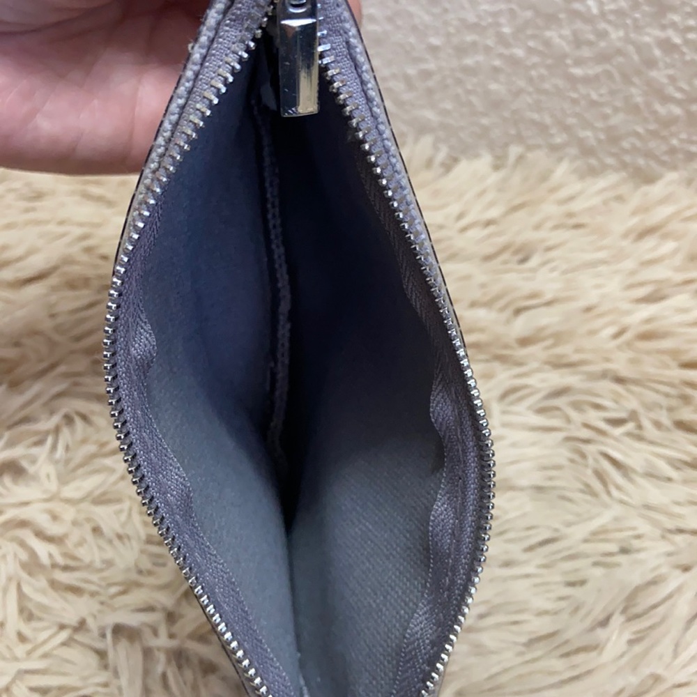 Fondation Louis Vuitton Grey Zipper Pouch - Gem